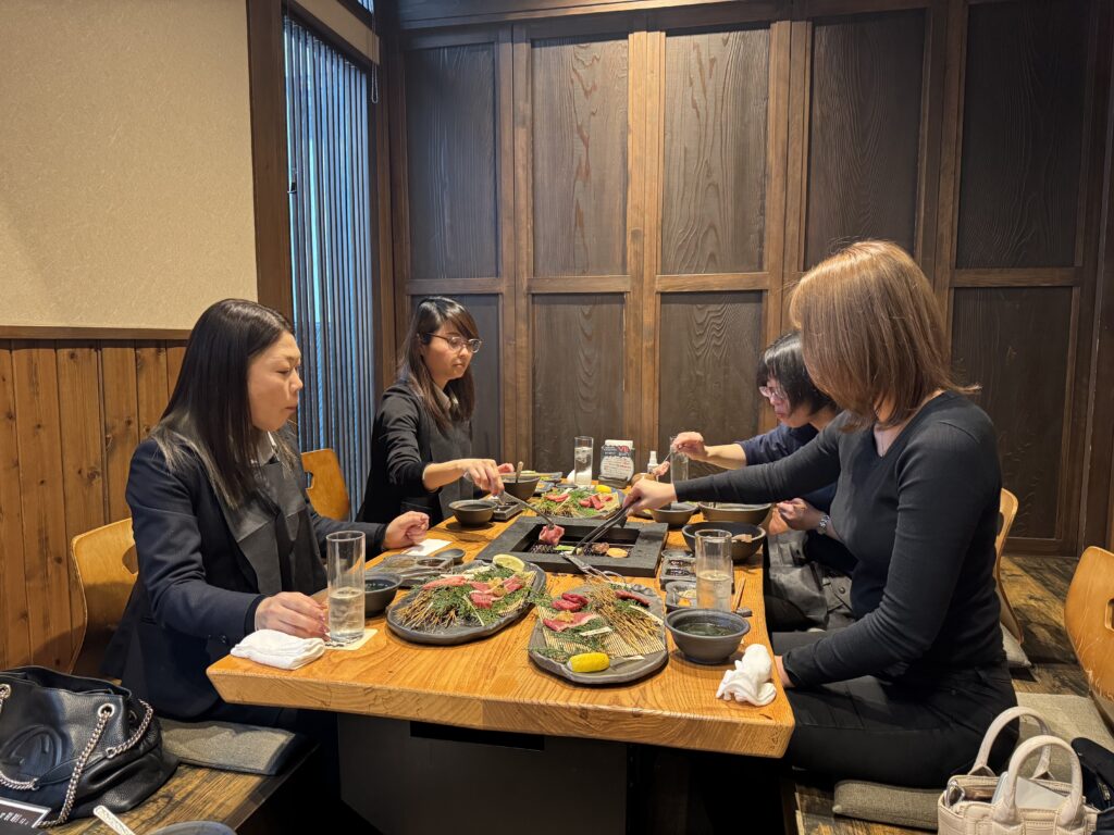 女子事務員食事会 | RICCS リックス株式会社